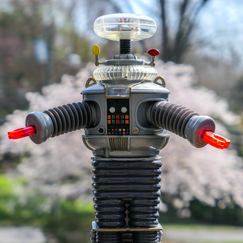 Should Kids Watch Netflix’s New ‘Lost in Space’ Series? | At Home with Tech